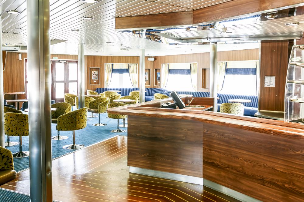 Ocean Endeavour - Small ship cruises in the Arctic