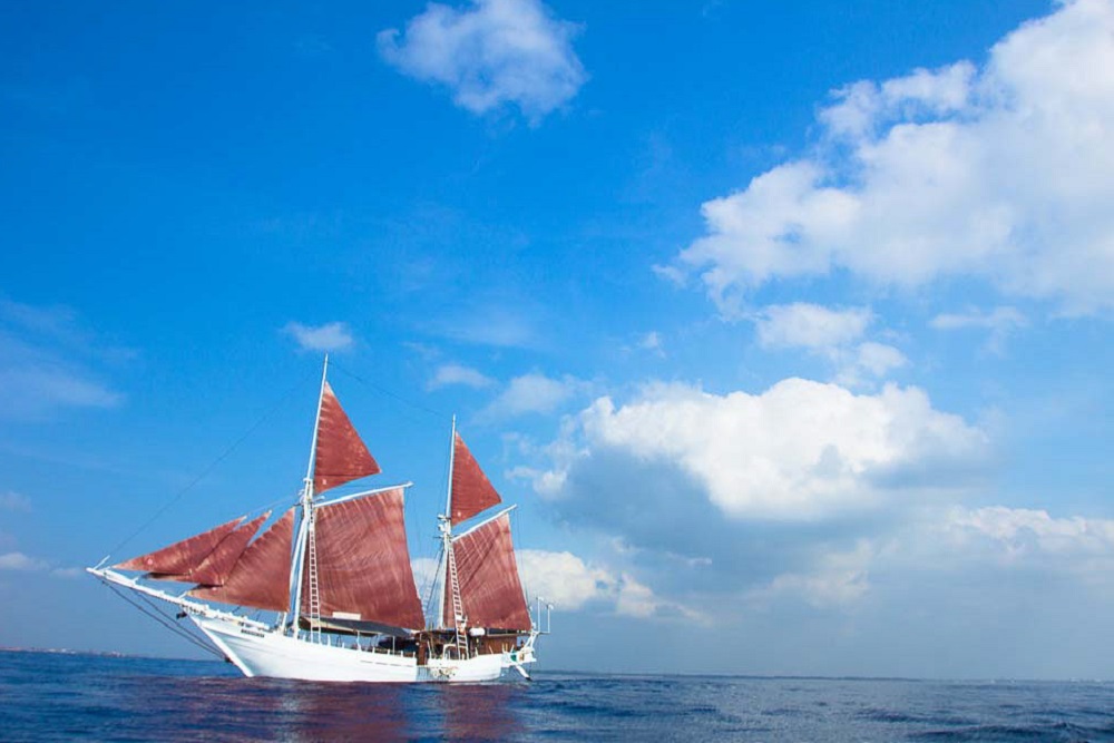 Katharina - Traditional Pinisi Sailing Cruises Through Indonesia