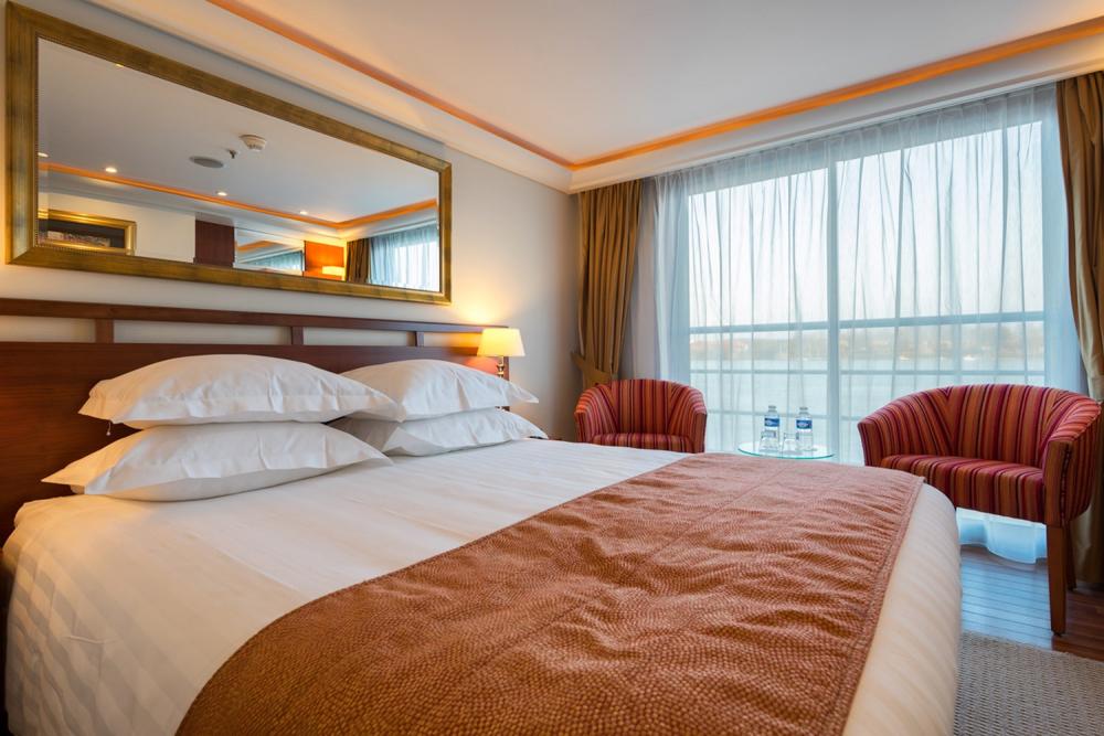 France Cruises & Travel - Cruise in Bordeaux Aboard the Amadolce Riverboat