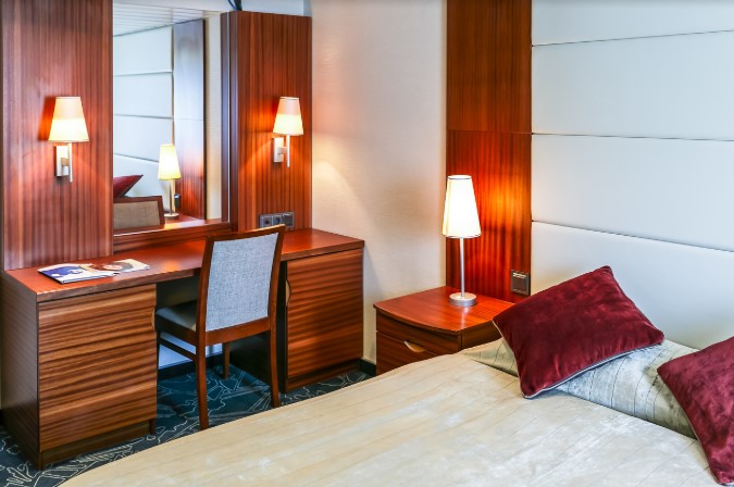 Ocean Endeavour - Small ship cruises in the Arctic