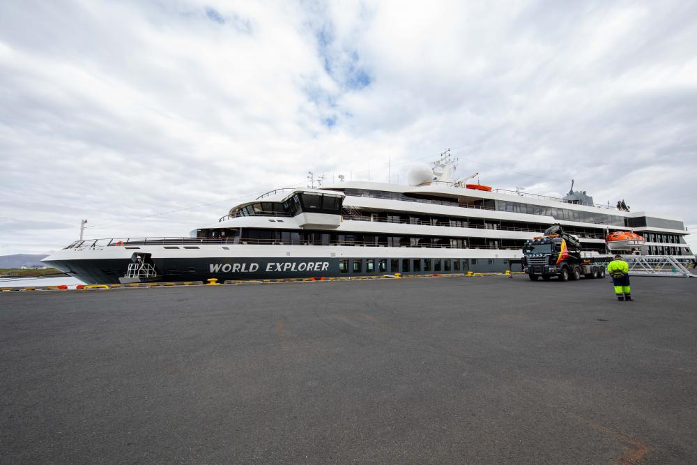 World Explorer Small Cruise Ship Cruising Antarctica - Photos ...