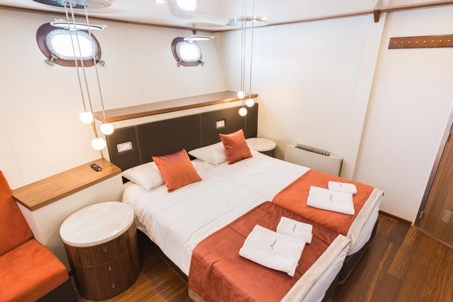 Avangard Prices, Itineraries, Photos, Deck Plans, Cabins & Reviews 2023 ...