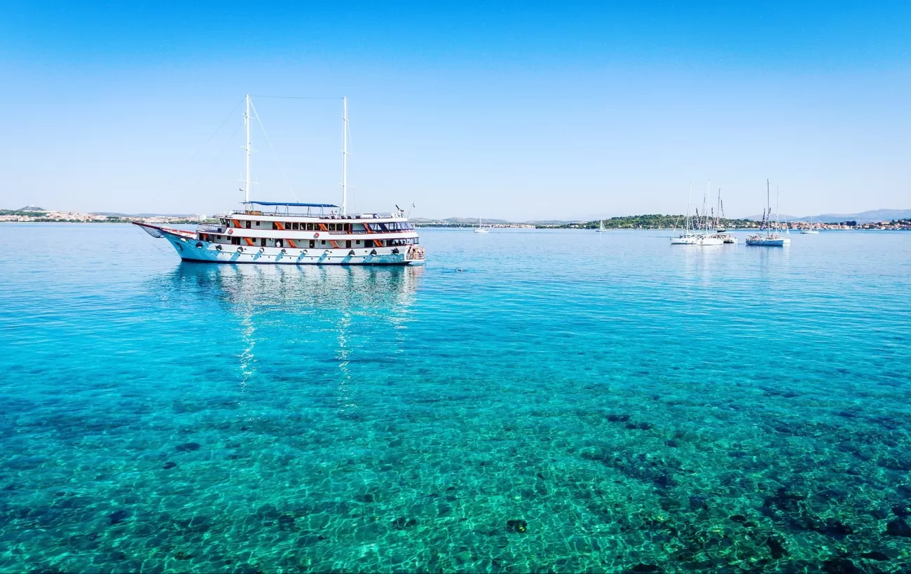 Paradis Prices, Itineraries, Photos, Deck Plans, Cabins & Reviews 2024-2025