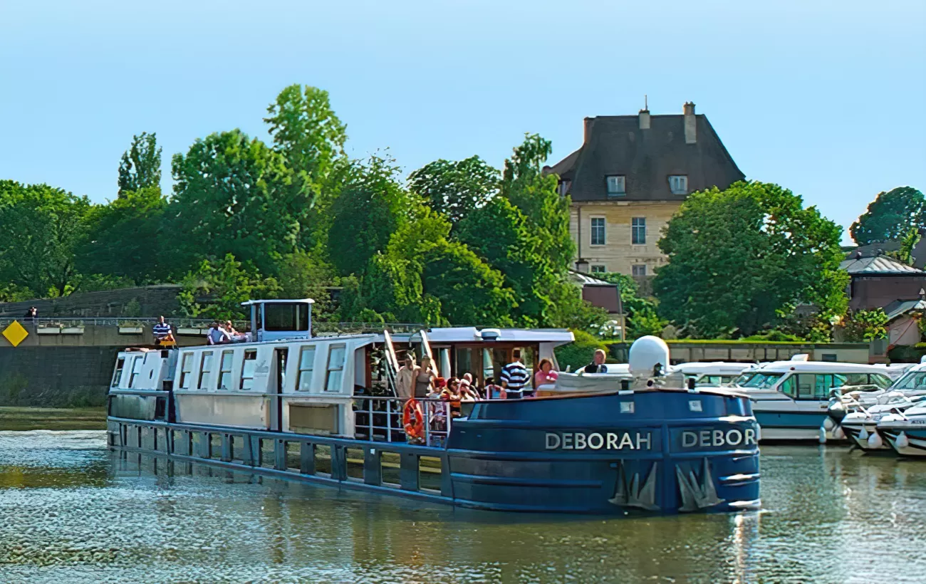 MS Déborah - cruises on the Canal Latéral à la Loire