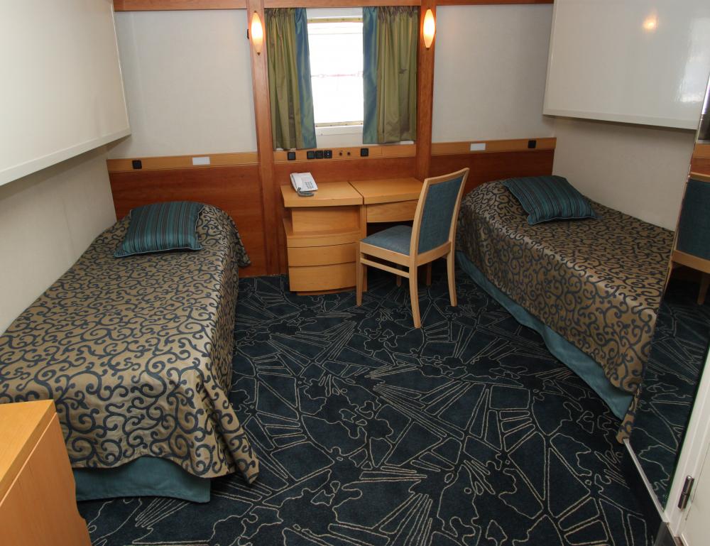 Ocean Endeavour - Small ship cruises in the Arctic