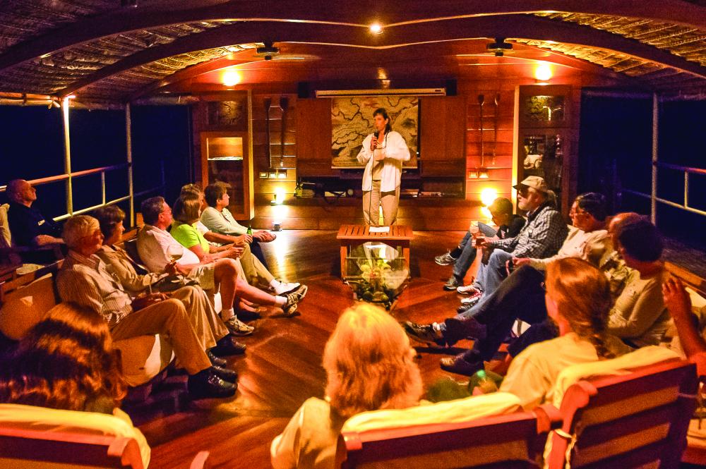 Delfin II - Cruises in the Amazon