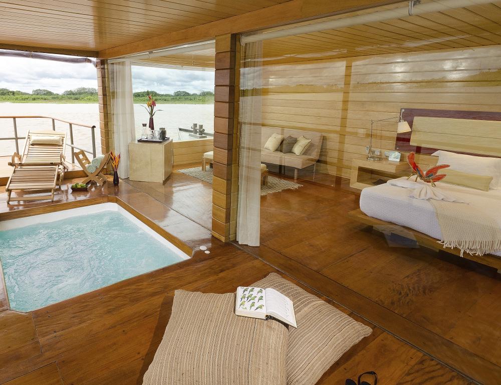 Delfin II - Cruises in the Amazon