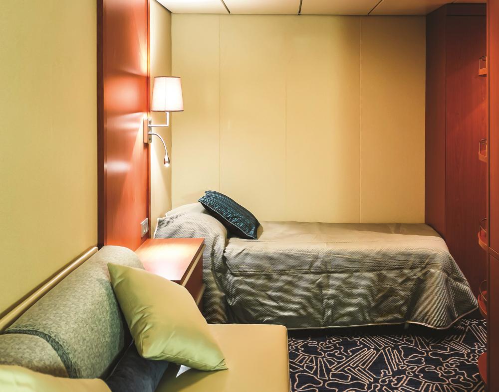 Ocean Endeavour - Small ship cruises in the Arctic