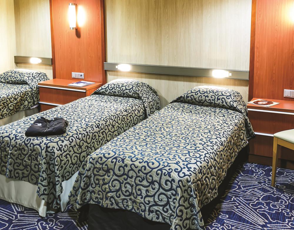 Ocean Endeavour - Small ship cruises in the Arctic